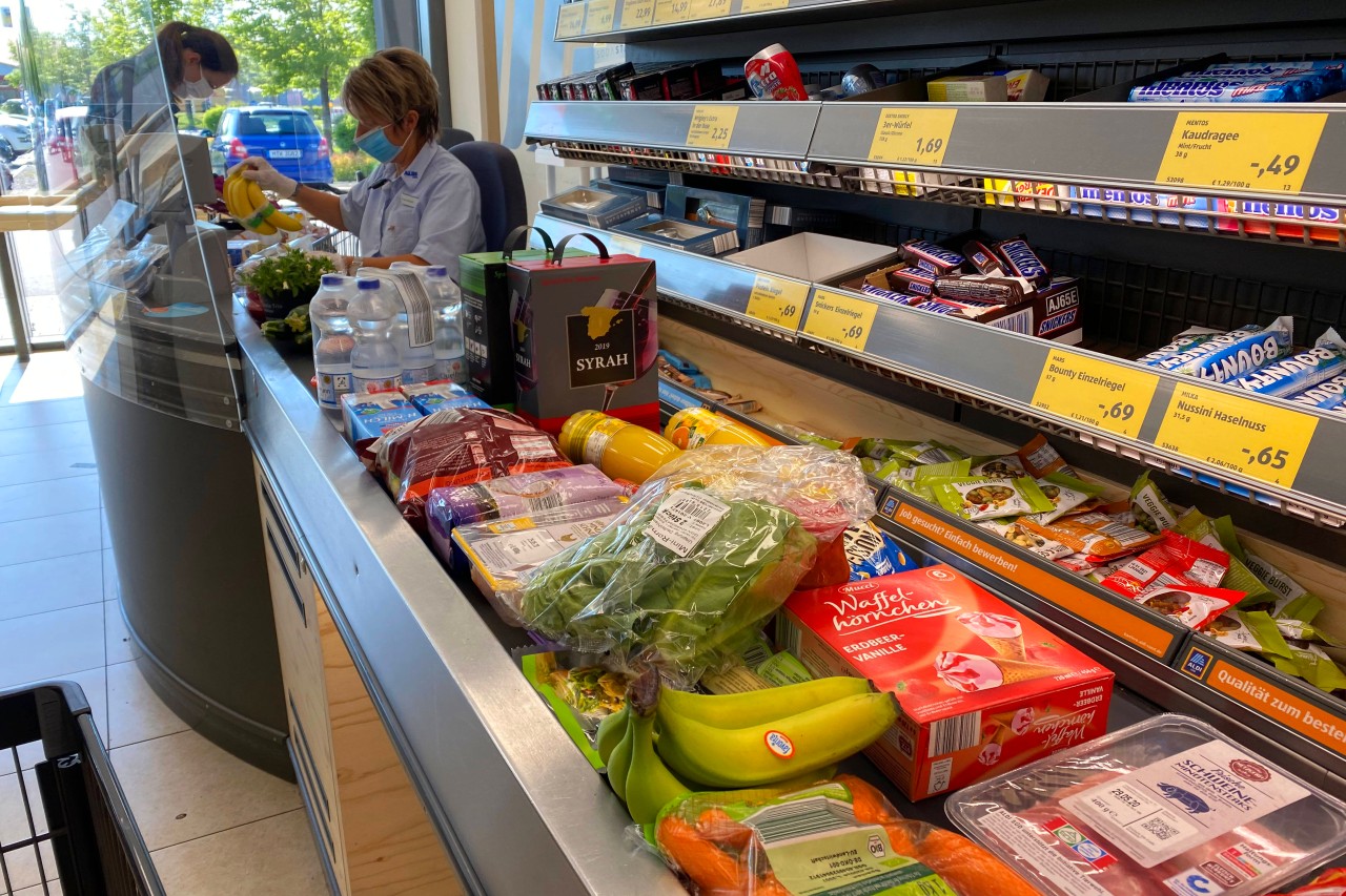 Aldi-Kundin regt sich über DIESE Aktion an der Kasse auf - DerWesten.de Aldi-Kundin regt sich über DIESE Aktion an der Kasse auf - DerWesten.de