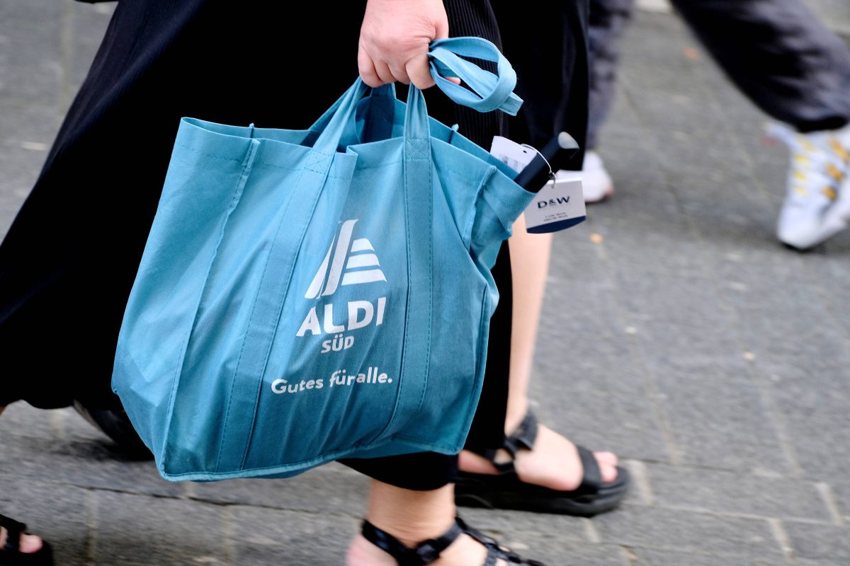 Aldi-Kunde öffnet zu Hause seinen Einkauf - dann trifft ihn der Schlag ... Aldi-Kunde öffnet zu Hause seinen Einkauf - dann trifft ihn der Schlag ...